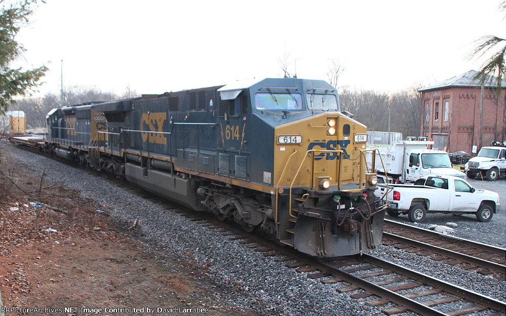 CSX 614 leading D786